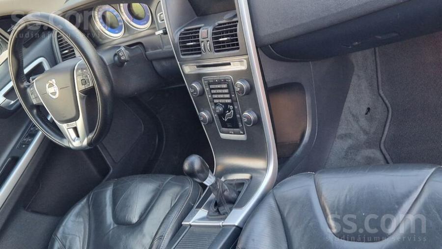 Balts Volvo XC60 2011 Jelgava, ar dzinēja tilpumu 2.40 L un nobraukumu 225 tūkst. km par 8450 €, foto 27 vietnē AUTOMOTO.COM.LV