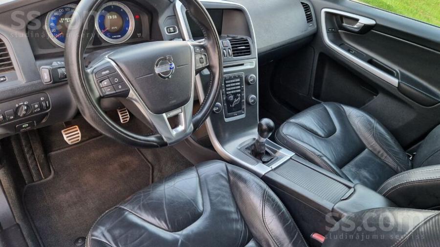 Balts Volvo XC60 2011 Jelgava, ar dzinēja tilpumu 2.40 L un nobraukumu 225 tūkst. km par 8450 €, foto 31 vietnē AUTOMOTO.COM.LV