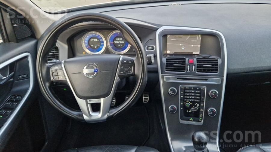 Balts Volvo XC60 2011 Jelgava, ar dzinēja tilpumu 2.40 L un nobraukumu 225 tūkst. km par 8450 €, foto 32 vietnē AUTOMOTO.COM.LV