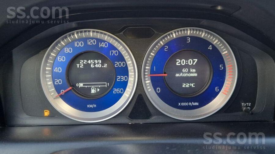 Balts Volvo XC60 2011 Jelgava, ar dzinēja tilpumu 2.40 L un nobraukumu 225 tūkst. km par 8450 €, foto 34 vietnē AUTOMOTO.COM.LV