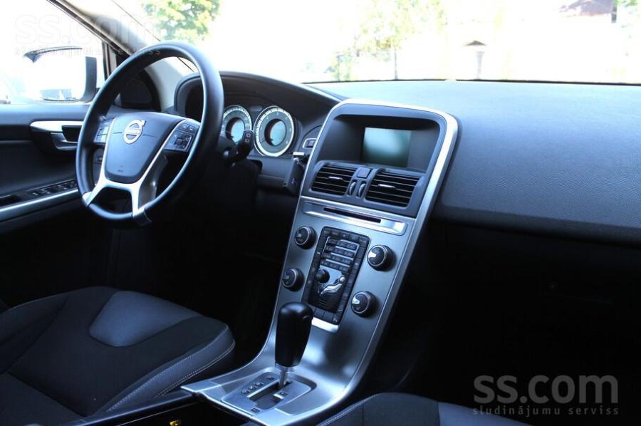 Balts Volvo XC60 2011 Rīga, ar dzinēja tilpumu 2.40 L un nobraukumu 0 tūkst. km par 8890 €, foto 12 vietnē AUTOMOTO.COM.LV