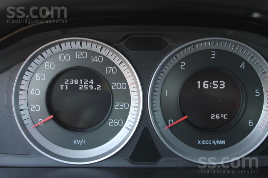 Balts Volvo XC60 2011 Rīga, ar dzinēja tilpumu 2.40 L un nobraukumu 0 tūkst. km par 8890 €, foto 15 vietnē AUTOMOTO.COM.LV