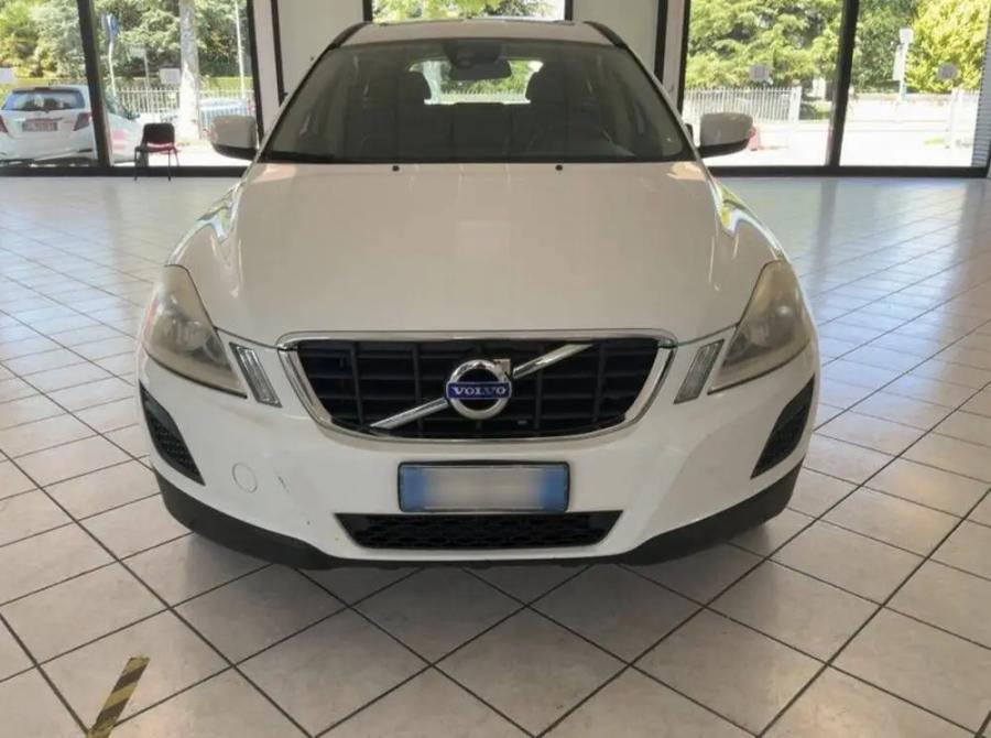 Balts Volvo XC60 2011 Jūrmala, ar dzinēja tilpumu 2.40 L un nobraukumu 286 tūkst. km par 8750 €, foto 4 vietnē AUTOMOTO.COM.LV
