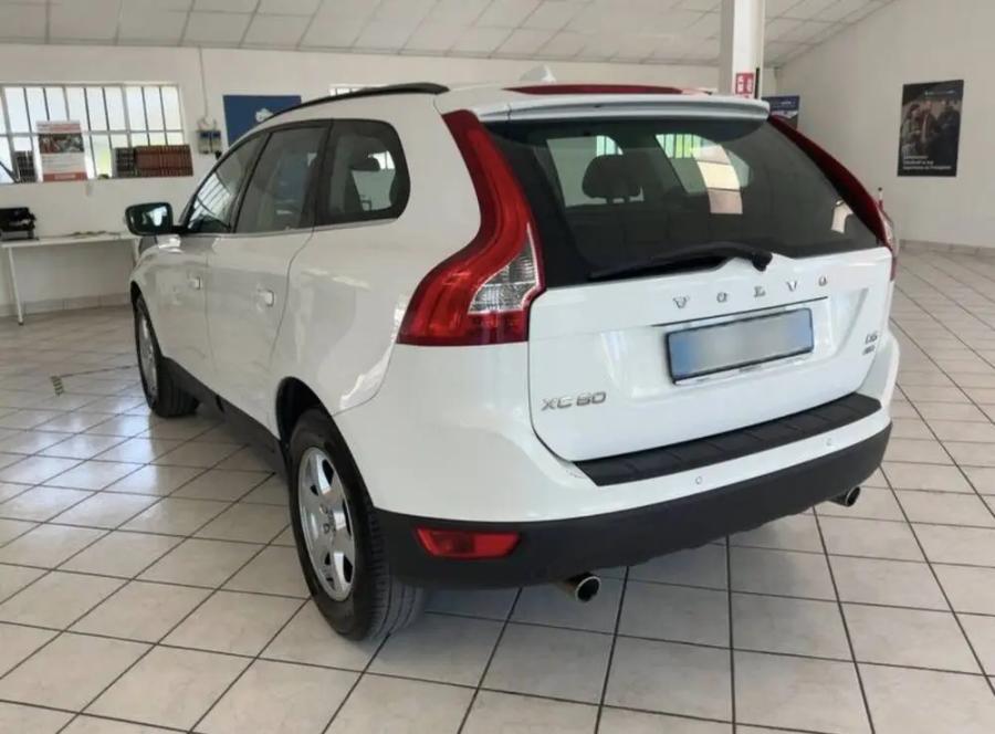 Balts Volvo XC60 2011 Jūrmala, ar dzinēja tilpumu 2.40 L un nobraukumu 286 tūkst. km par 8750 €, foto 5 vietnē AUTOMOTO.COM.LV