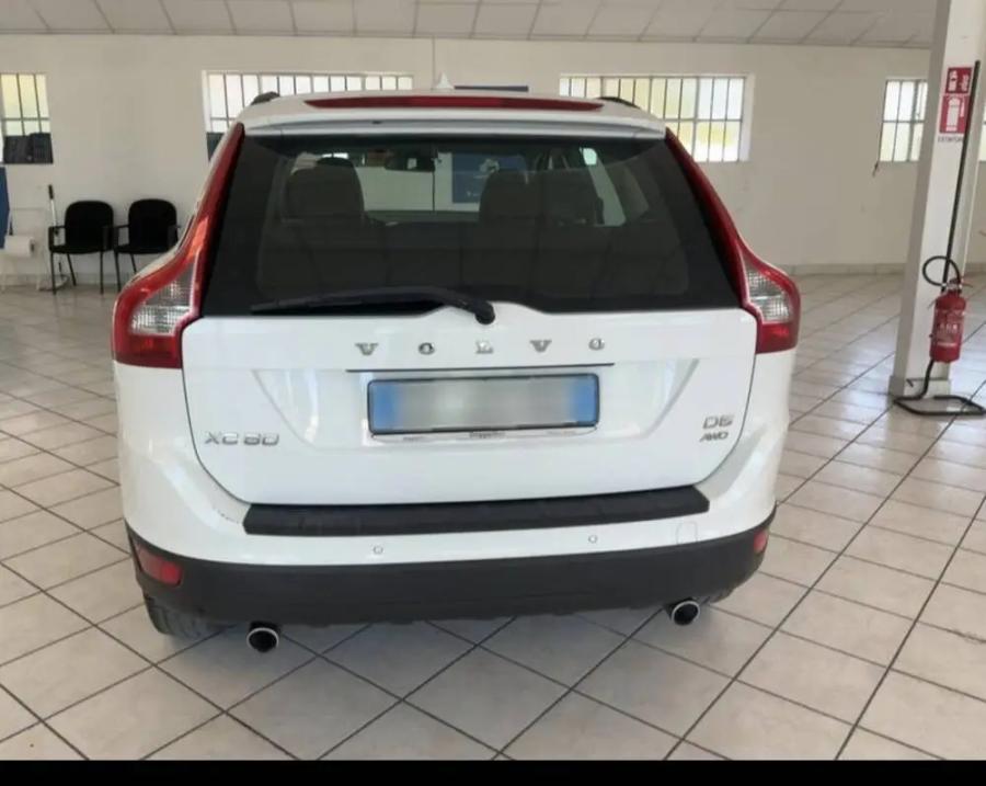 Balts Volvo XC60 2011 Jūrmala, ar dzinēja tilpumu 2.40 L un nobraukumu 286 tūkst. km par 8750 €, foto 7 vietnē AUTOMOTO.COM.LV