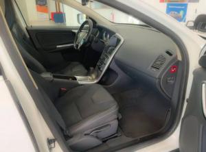 Balts Volvo XC60 2011 Jūrmala, ar dzinēja tilpumu 2.40 L un nobraukumu 286 tūkst. km par 8750 €, foto 10 vietnē AUTOMOTO.COM.LV