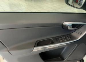 Balts Volvo XC60 2011 Jūrmala, ar dzinēja tilpumu 2.40 L un nobraukumu 286 tūkst. km par 8750 €, foto 12 vietnē AUTOMOTO.COM.LV