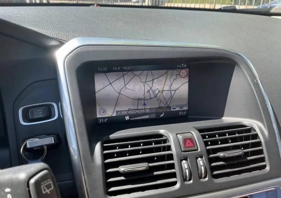 Balts Volvo XC60 2011 Jūrmala, ar dzinēja tilpumu 2.40 L un nobraukumu 286 tūkst. km par 8750 €, foto 14 vietnē AUTOMOTO.COM.LV