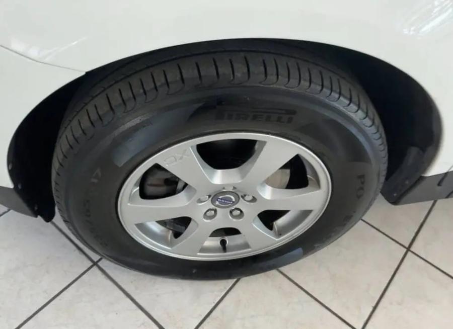Balts Volvo XC60 2011 Jūrmala, ar dzinēja tilpumu 2.40 L un nobraukumu 286 tūkst. km par 8750 €, foto 16 vietnē AUTOMOTO.COM.LV