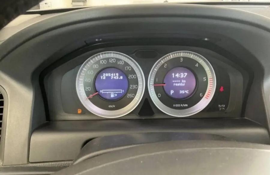 Balts Volvo XC60 2011 Jūrmala, ar dzinēja tilpumu 2.40 L un nobraukumu 286 tūkst. km par 8750 €, foto 19 vietnē AUTOMOTO.COM.LV