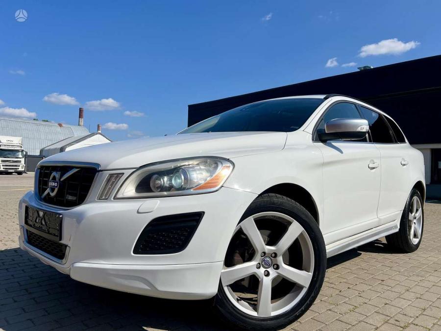 White Volvo XC60 2011 in Kaunas, with an engine capacity of 2.00 L and mileage of 233 thousand km for 9499 €, photo 1 on AUTOMOTO.COM.LV