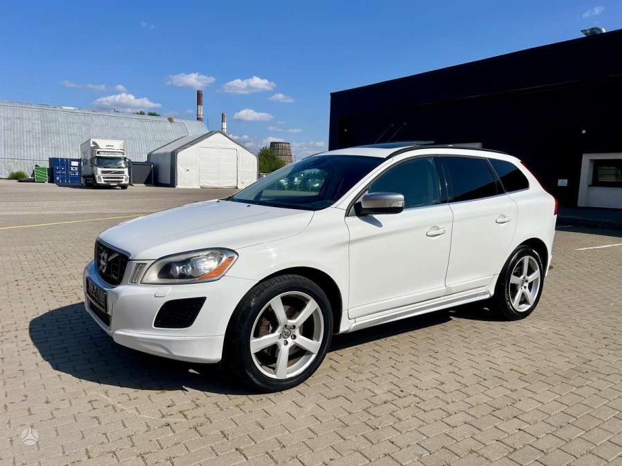 White Volvo XC60 2011 in Kaunas, with an engine capacity of 2.00 L and mileage of 233 thousand km for 9499 €, photo 8 on AUTOMOTO.COM.LV