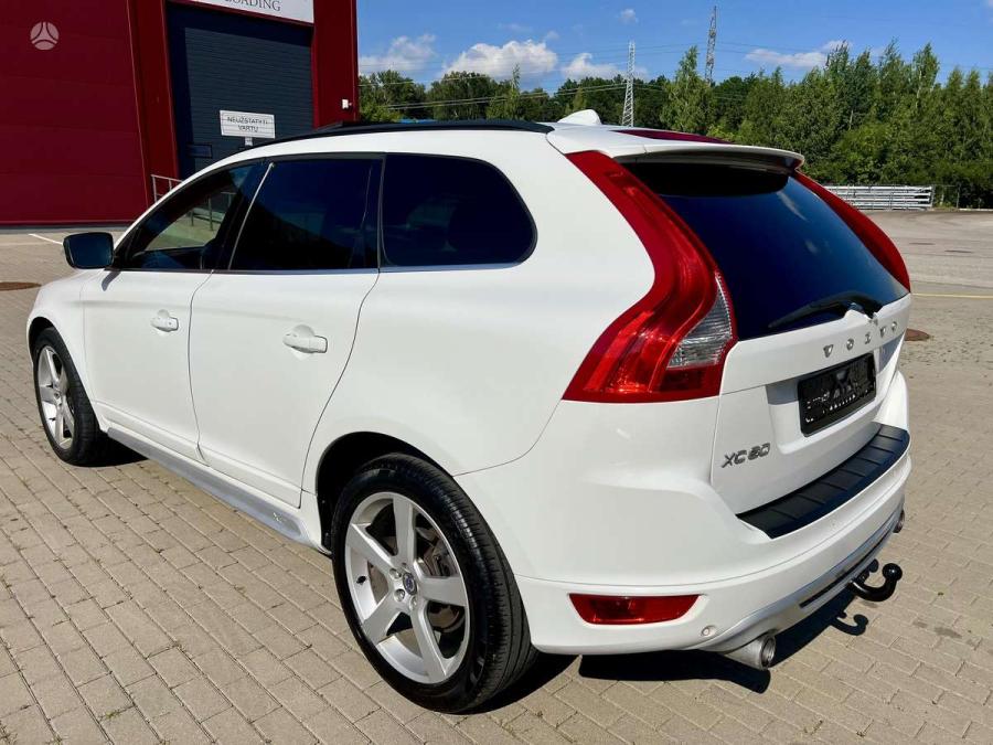 White Volvo XC60 2011 in Kaunas, with an engine capacity of 2.00 L and mileage of 233 thousand km for 9499 €, photo 13 on AUTOMOTO.COM.LV