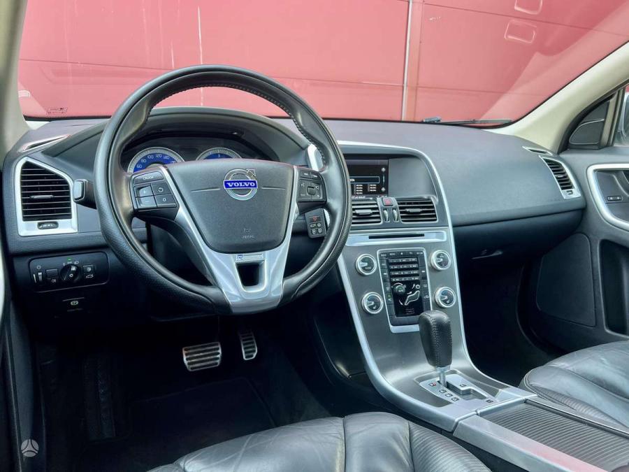 White Volvo XC60 2011 in Kaunas, with an engine capacity of 2.00 L and mileage of 233 thousand km for 9499 €, photo 18 on AUTOMOTO.COM.LV