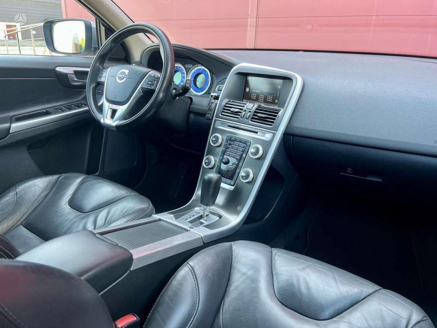 White Volvo XC60 2011 in Kaunas, with an engine capacity of 2.00 L and mileage of 233 thousand km for 9499 €, photo 20 on AUTOMOTO.COM.LV