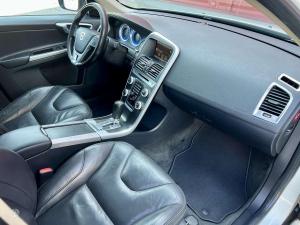 White Volvo XC60 2011 in Kaunas, with an engine capacity of 2.00 L and mileage of 233 thousand km for 9499 €, photo 21 on AUTOMOTO.COM.LV