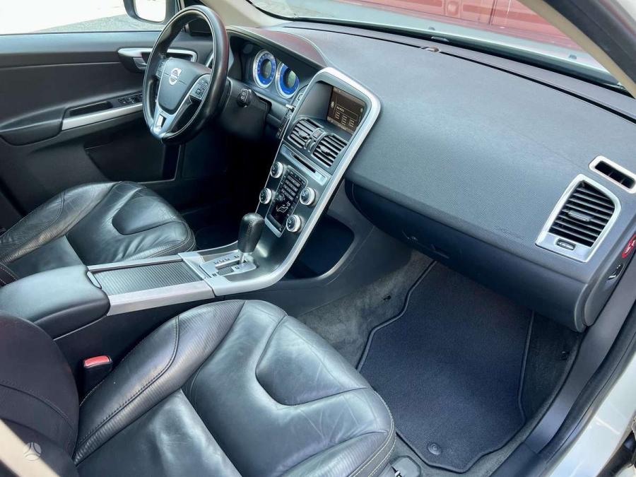 White Volvo XC60 2011 in Kaunas, with an engine capacity of 2.00 L and mileage of 233 thousand km for 9499 €, photo 21 on AUTOMOTO.COM.LV