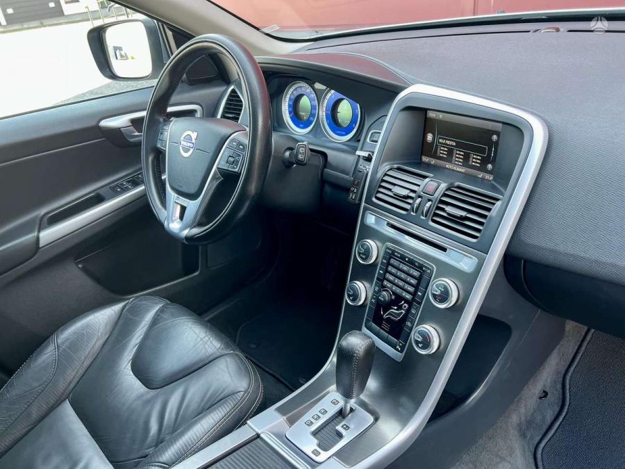 White Volvo XC60 2011 in Kaunas, with an engine capacity of 2.00 L and mileage of 233 thousand km for 9499 €, photo 22 on AUTOMOTO.COM.LV