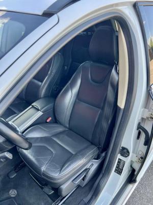White Volvo XC60 2011 in Kaunas, with an engine capacity of 2.00 L and mileage of 233 thousand km for 9499 €, photo 26 on AUTOMOTO.COM.LV