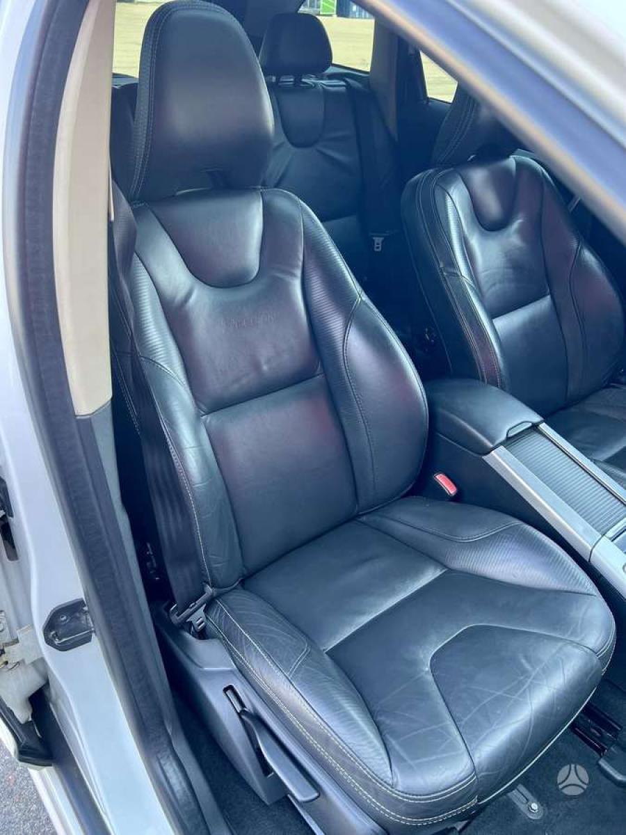 White Volvo XC60 2011 in Kaunas, with an engine capacity of 2.00 L and mileage of 233 thousand km for 9499 €, photo 27 on AUTOMOTO.COM.LV