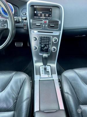 White Volvo XC60 2011 in Kaunas, with an engine capacity of 2.00 L and mileage of 233 thousand km for 9499 €, photo 31 on AUTOMOTO.COM.LV