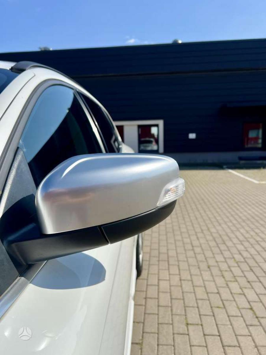 White Volvo XC60 2011 in Kaunas, with an engine capacity of 2.00 L and mileage of 233 thousand km for 9499 €, photo 35 on AUTOMOTO.COM.LV