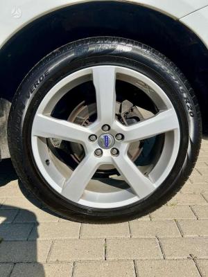 White Volvo XC60 2011 in Kaunas, with an engine capacity of 2.00 L and mileage of 233 thousand km for 9499 €, photo 38 on AUTOMOTO.COM.LV