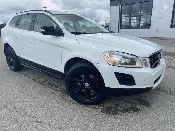 Balts Volvo XC60 2011 Panevēža, ar dzinēja tilpumu 2.40 L un nobraukumu 300 tūkst. km par 5800 €, foto 1 vietnē AUTOMOTO.COM.LV