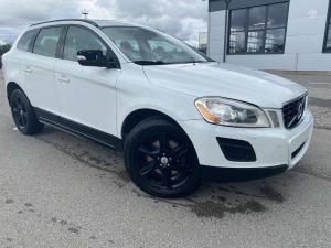 White Volvo XC60 2011 in Panevezys, with an engine capacity of 2.40 L and mileage of 300 thousand km for 5800 €, photo  on AUTOMOTO.COM.LV