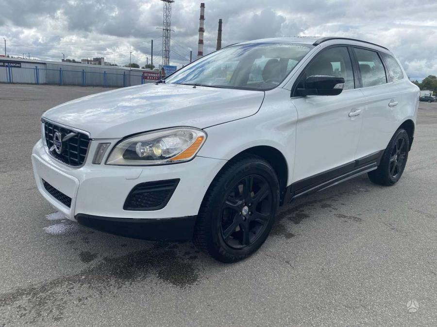 Balts Volvo XC60 2011 Panevēža, ar dzinēja tilpumu 2.40 L un nobraukumu 300 tūkst. km par 5800 €, foto 3 vietnē AUTOMOTO.COM.LV