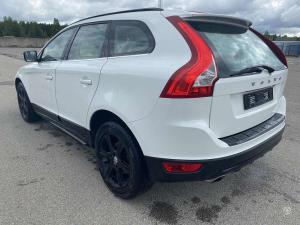 Balts Volvo XC60 2011 Panevēža, ar dzinēja tilpumu 2.40 L un nobraukumu 300 tūkst. km par 5800 €, foto 4 vietnē AUTOMOTO.COM.LV