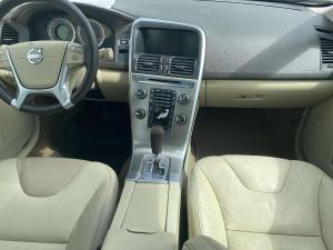 Balts Volvo XC60 2011 Panevēža, ar dzinēja tilpumu 2.40 L un nobraukumu 300 tūkst. km par 5800 €, foto 10 vietnē AUTOMOTO.COM.LV