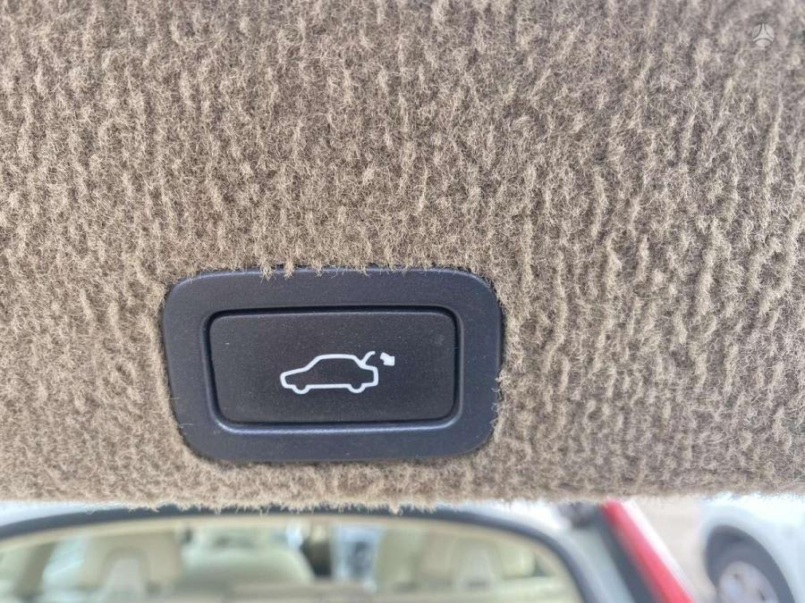 Balts Volvo XC60 2011 Panevēža, ar dzinēja tilpumu 2.40 L un nobraukumu 300 tūkst. km par 5800 €, foto 14 vietnē AUTOMOTO.COM.LV