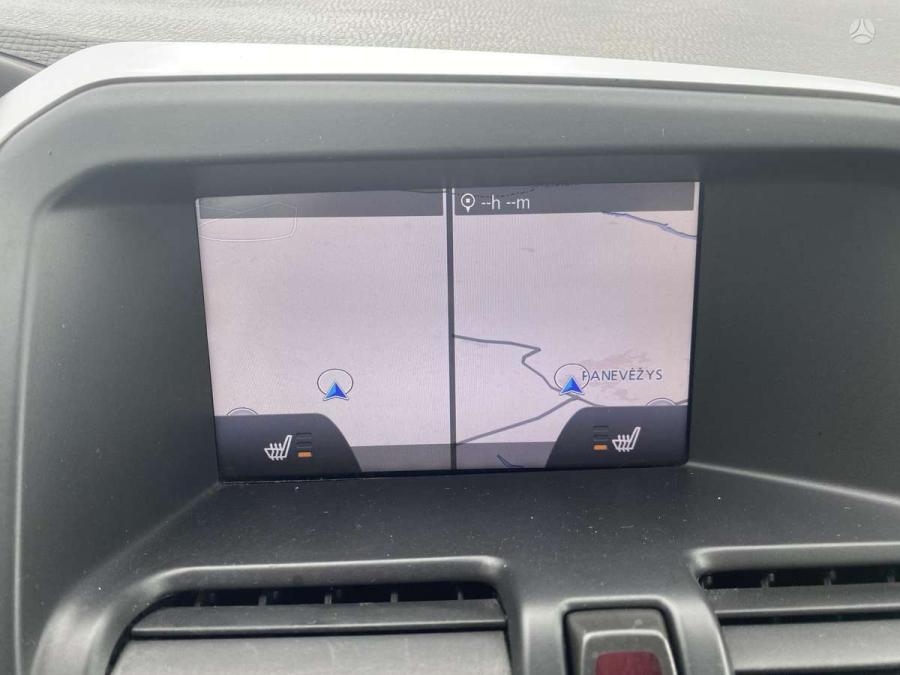 Balts Volvo XC60 2011 Panevēža, ar dzinēja tilpumu 2.40 L un nobraukumu 300 tūkst. km par 5800 €, foto 16 vietnē AUTOMOTO.COM.LV