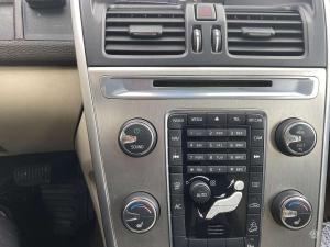 Balts Volvo XC60 2011 Panevēža, ar dzinēja tilpumu 2.40 L un nobraukumu 300 tūkst. km par 5800 €, foto 19 vietnē AUTOMOTO.COM.LV