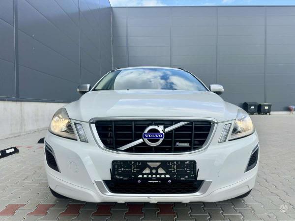 White Volvo XC60 2011 in Siauliai, with an engine capacity of 2.40 L and mileage of 198 thousand km for 9750 €, photo 3 on AUTOMOTO.COM.LV
