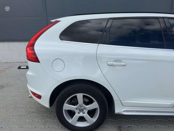 White Volvo XC60 2011 in Siauliai, with an engine capacity of 2.40 L and mileage of 198 thousand km for 9750 €, photo 9 on AUTOMOTO.COM.LV