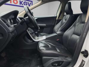 Balts Volvo XC60 2011 Viļņa, ar dzinēja tilpumu 2.40 L un nobraukumu 383 tūkst. km par 9999 €, foto 16 vietnē AUTOMOTO.COM.LV