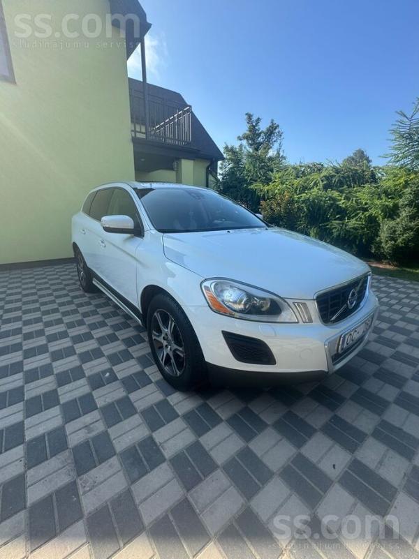 Balts Volvo XC60 2011 Bauska, ar dzinēja tilpumu 2.00 L un nobraukumu 364 tūkst. km par 7300 €, foto 3 vietnē AUTOMOTO.COM.LV