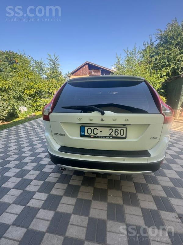 Balts Volvo XC60 2011 Bauska, ar dzinēja tilpumu 2.00 L un nobraukumu 364 tūkst. km par 7300 €, foto 6 vietnē AUTOMOTO.COM.LV
