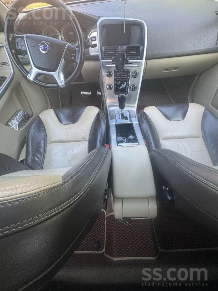 Balts Volvo XC60 2011 Bauska, ar dzinēja tilpumu 2.00 L un nobraukumu 364 tūkst. km par 7300 €, foto 13 vietnē AUTOMOTO.COM.LV