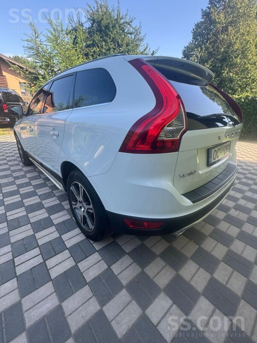 Balts Volvo XC60 2011 Bauska, ar dzinēja tilpumu 2.00 L un nobraukumu 364 tūkst. km par 7300 €, foto 15 vietnē AUTOMOTO.COM.LV