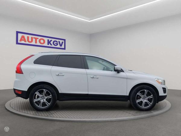 White Volvo XC60 2011 in Vilnius, with an engine capacity of 2.40 L and mileage of 383 thousand km for 9999 €, photo 6 on AUTOMOTO.COM.LV