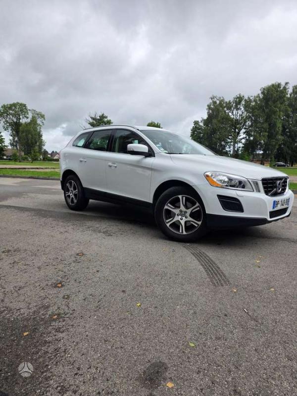 White Volvo XC60 2011 in Taurage, with an engine capacity of 2.00 L and mileage of 197 thousand km for 8900 €, photo 1 on AUTOMOTO.COM.LV