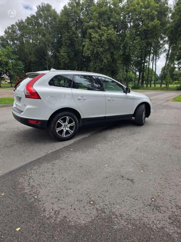 White Volvo XC60 2011 in Taurage, with an engine capacity of 2.00 L and mileage of 197 thousand km for 8900 €, photo 4 on AUTOMOTO.COM.LV