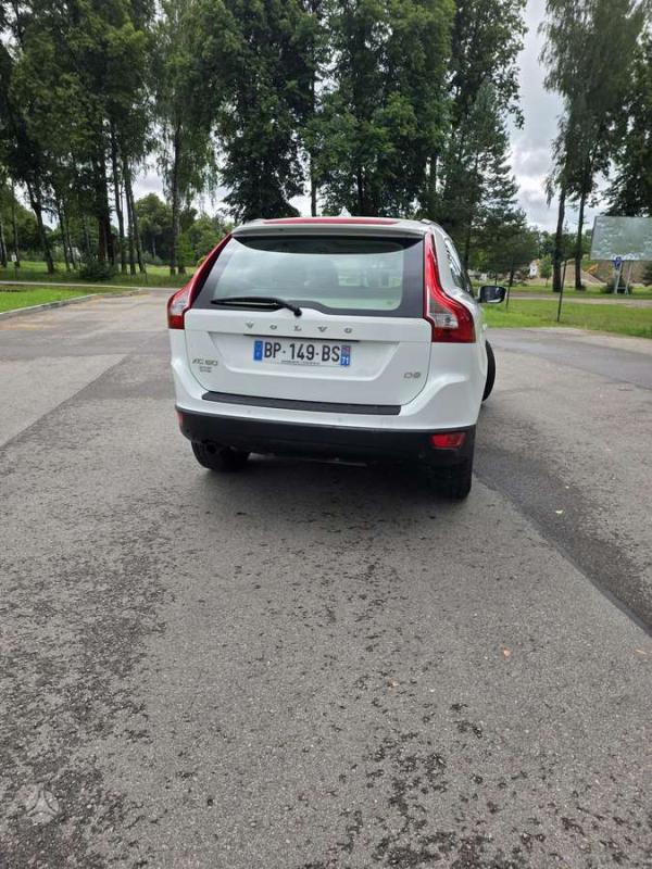 White Volvo XC60 2011 in Taurage, with an engine capacity of 2.00 L and mileage of 197 thousand km for 8900 €, photo 5 on AUTOMOTO.COM.LV