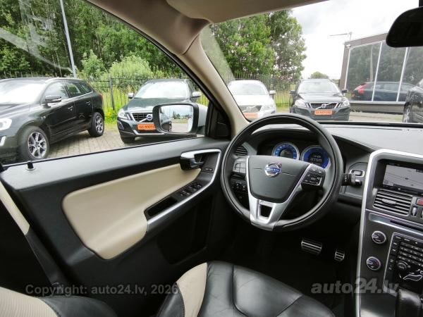 White Volvo XC60 2011 in Tartu, with an engine capacity of 2.40 L and mileage of 230 thousand km for 11990 €, photo 7 on AUTOMOTO.COM.LV