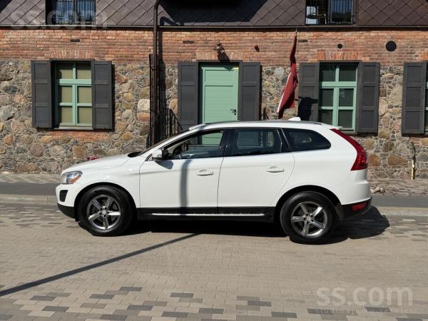 Balts Volvo XC60 2011 Rēzekne, ar dzinēja tilpumu 2.40 L un nobraukumu 278 tūkst. km par 8990 €, foto 4 vietnē AUTOMOTO.COM.LV