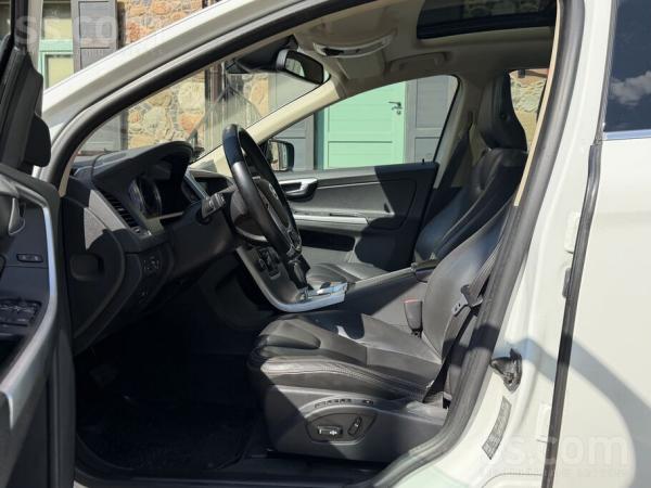 Balts Volvo XC60 2011 Rēzekne, ar dzinēja tilpumu 2.40 L un nobraukumu 278 tūkst. km par 8990 €, foto 7 vietnē AUTOMOTO.COM.LV