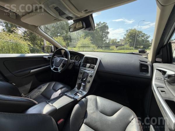 Balts Volvo XC60 2011 Rēzekne, ar dzinēja tilpumu 2.40 L un nobraukumu 278 tūkst. km par 8990 €, foto 9 vietnē AUTOMOTO.COM.LV